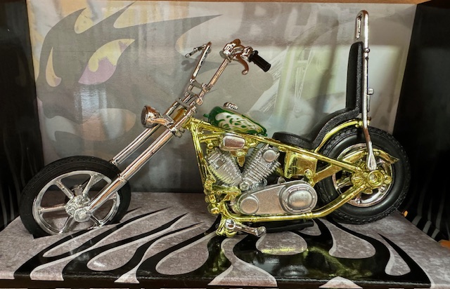 IRON CHOPPERS - 1:18 SCALE - GREEN WITH FLAMES - DIECAST METAL AND ...